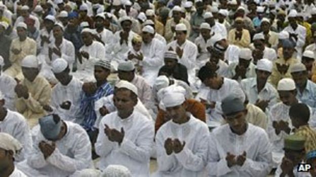 India announces minorities quota - BBC News