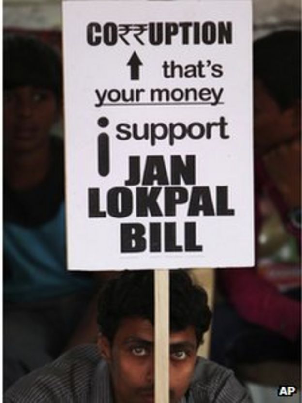 India anti-corruption bill 'mixed success', say media - BBC News
