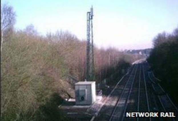 Train-switching technology 'poses hacking threat' - BBC News