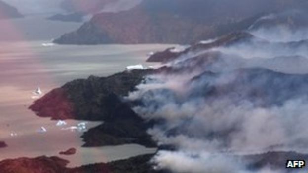 Chile forest fire ravages Torres del Paine Park - BBC News