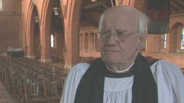 Longest-serving vicar honoured at service in Oxfordshire - BBC News