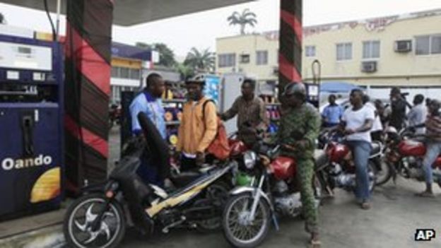Nigeria fuel strike brings country to a halt - BBC News