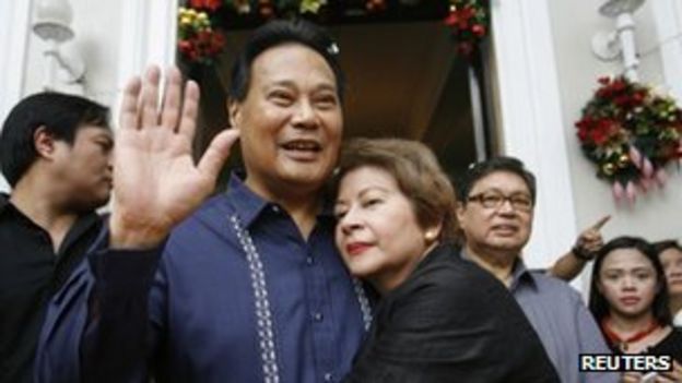 Impeachment trial for top Philippine judge begins - BBC News