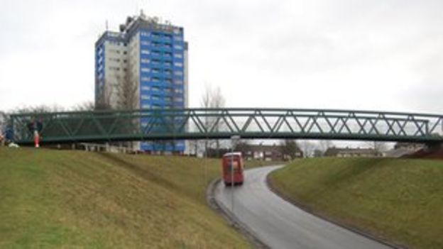 Vandals force closure of new bridge in Scunthorpe - BBC News