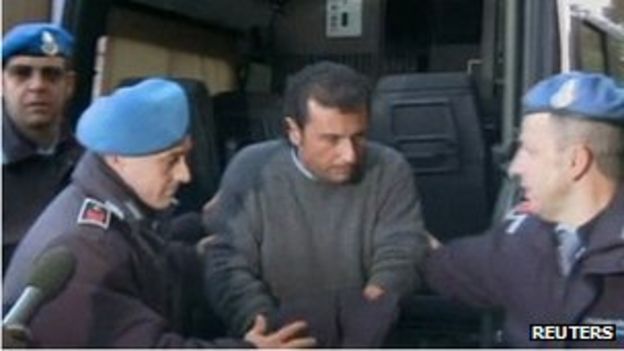 Costa Concordia: Experts 'blame captain and firm' - BBC News