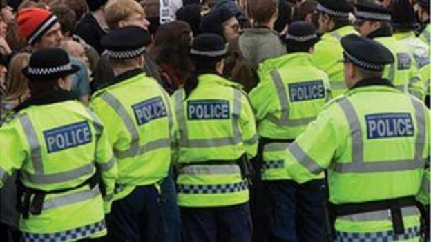 Greater Manchester Police 'stretched beyond capacity' - BBC News