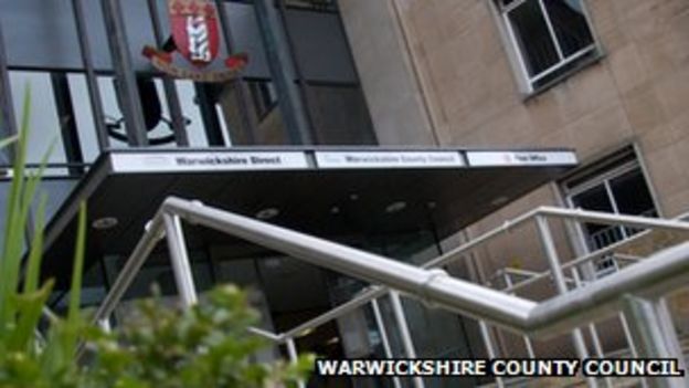 Warwick Library reopens after move to save money - BBC News