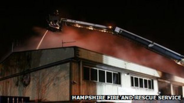 Totton industrial fire spotted by police officers - BBC News