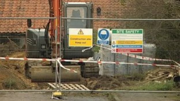 Man badly injured in Ipswich digger accident - BBC News