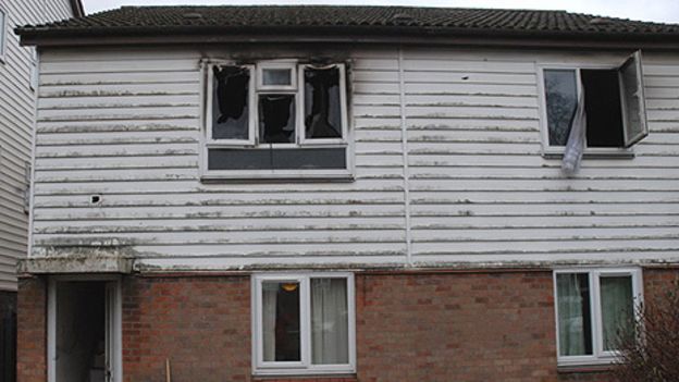 Neighbour Sarah Voisey 'tried to wake' Nikitta Grender - BBC News
