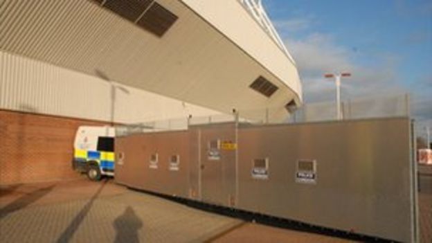 Barrier system for Wear-Tees match - BBC News