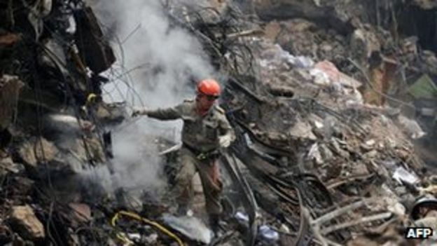 Rio building collapse: Hopes fade for survivors - BBC News