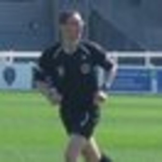 Your view: RBS bank boss turns down £1m shares bonus - BBC News