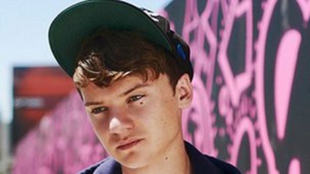 Conor Maynard wins MTV newcomer prize - BBC News