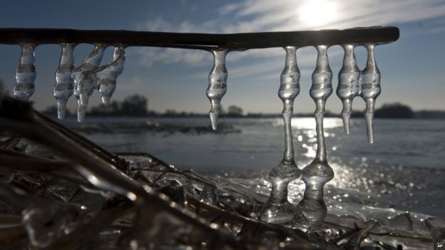 Pictures: Deadly freeze across Europe - BBC Newsround