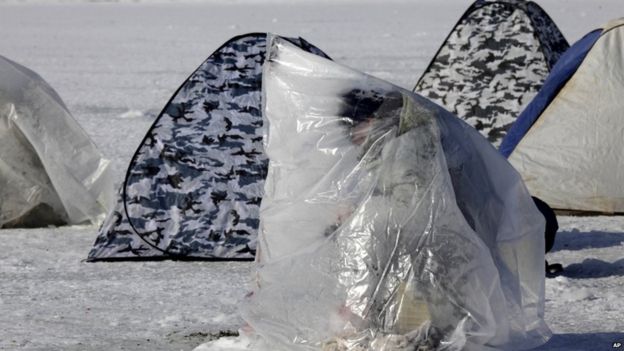 Pictures: Deadly freeze across Europe - BBC Newsround