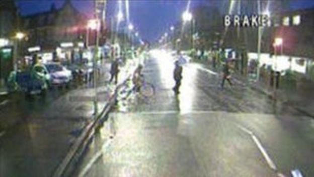 Oxford bank robbery detectives release CCTV - BBC News