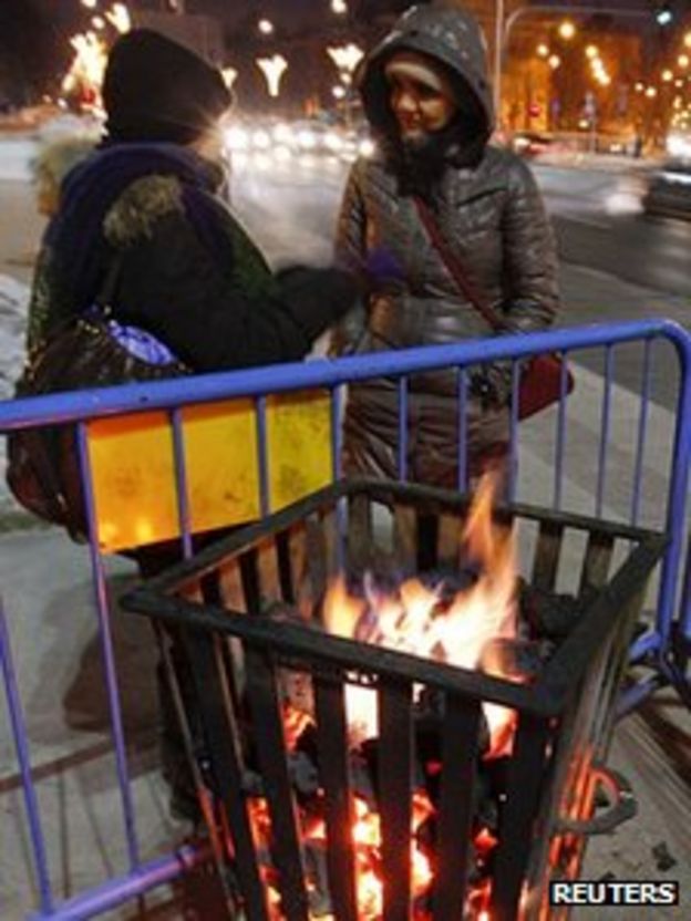 Icy Poland targets homeless as death toll rises - BBC News