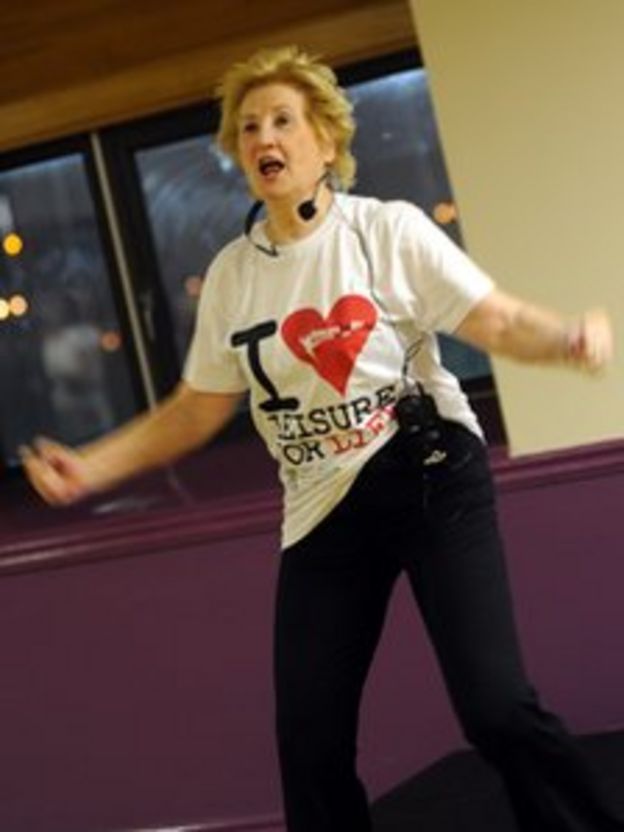 Peggy Sullivan, 80, carries on leading fitness classes - BBC News