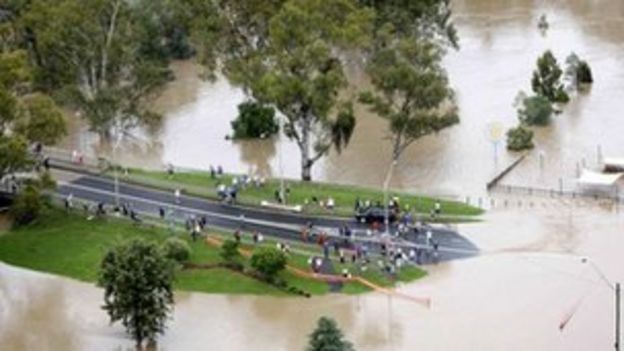 Thousands Evacuated From Queensland Flooding Bbc News