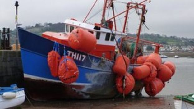 Capsized Girl Rona trawler recovered off Teignmouth - BBC News