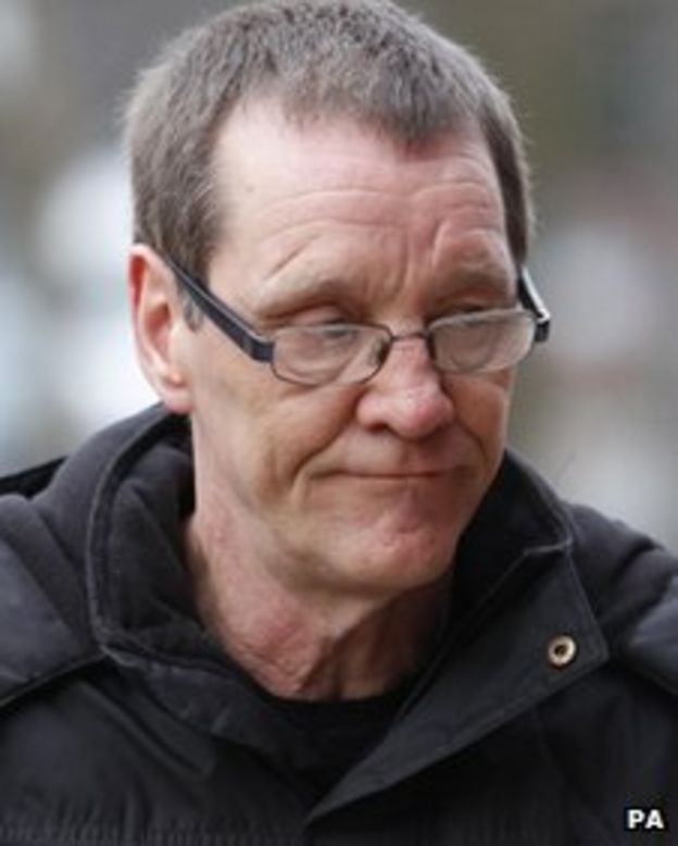 Man Utd fan Howard Hobson guilty of racial abuse - BBC News