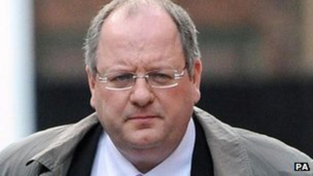 Manchester barrister David Friesner jailed for theft - BBC News