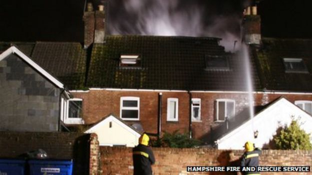 Ringwood house fire spreads to neighbouring properties - BBC News