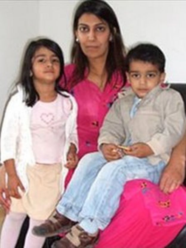 Police review evidence over missing Bradford father Sajid Siddique - BBC News