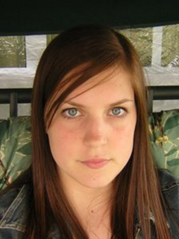 Kelly Phillips' mother in plea to Surrey motorists - BBC News