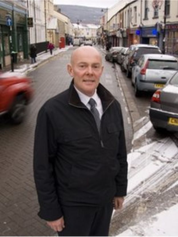Paul Cannon to take on Alun Michael for police commissioner - BBC News