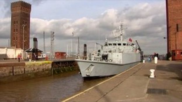 Royal Navy's HMS Grimsby docks into home town - BBC News
