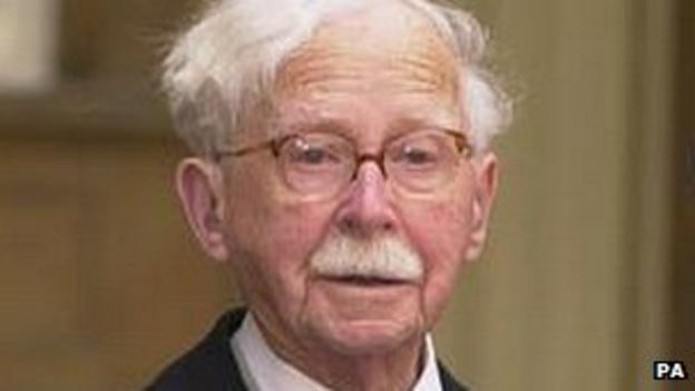 Cataract pioneer Sir Harold Ridley to be honoured with plaque - BBC News