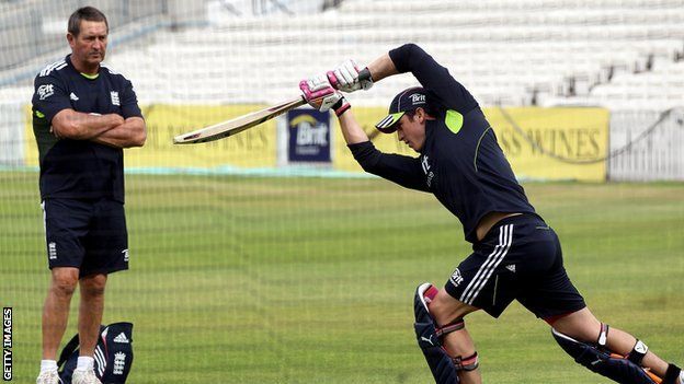 Graham Gooch is made England's full-time batting coach - BBC Sport