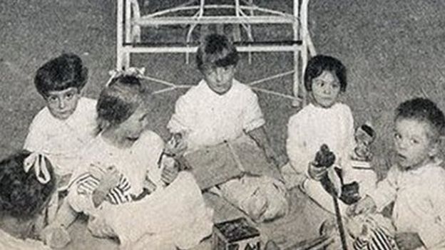 Vaccine switched in 'milestone' towards ending polio - BBC News