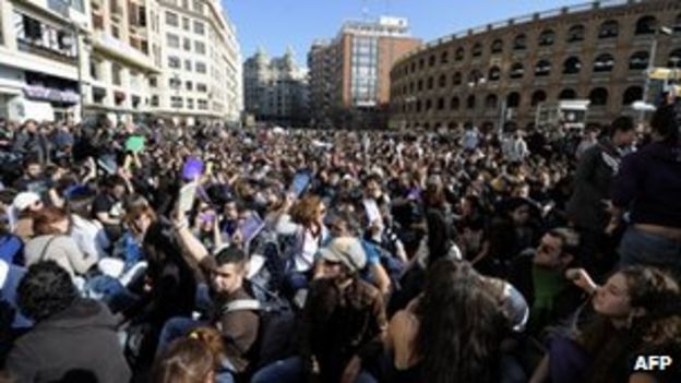 Spain protest over riot police beatings in Valencia - BBC News