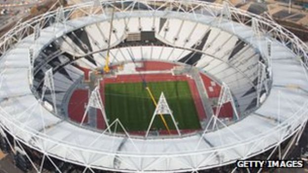 London 2012: Olympic Stadium turf will be removed - BBC News