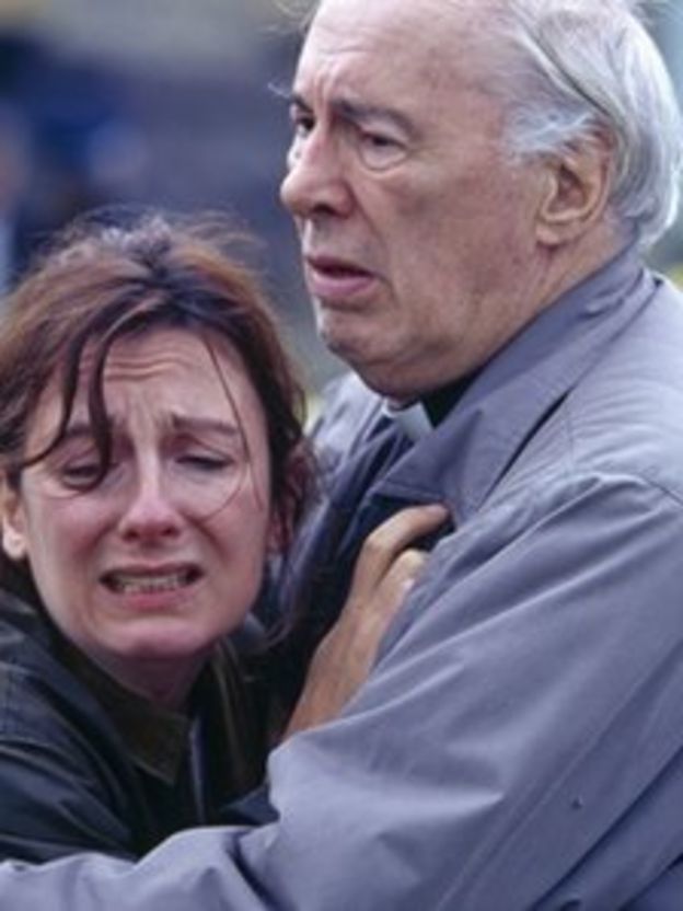 Theatre, film and television actor Peter Halliday dies - BBC News