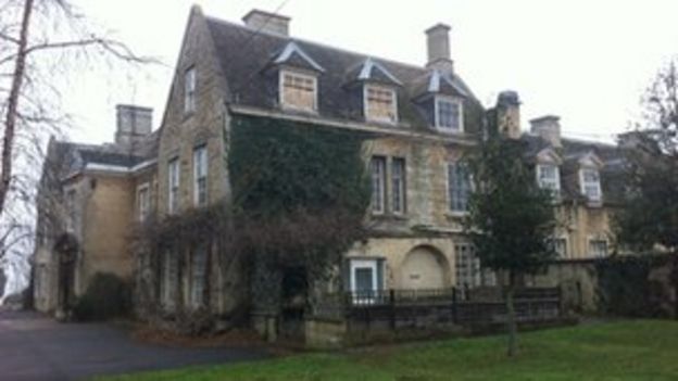 Barton Hall in Northamptonshire is to become a hotel - BBC News
