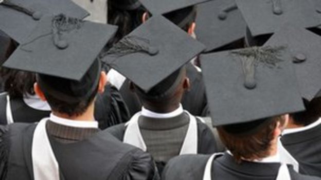 Attempts to get poor students to university 'failing' - BBC News