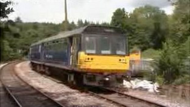 Call for Devon Tarka Line stations to be closed - BBC News