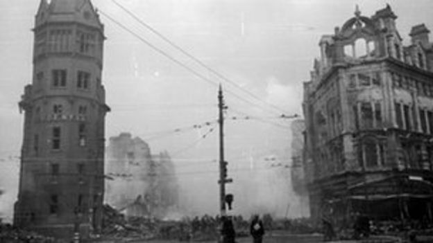 Plan for civilian blitz memorial in Hull city centre - BBC News