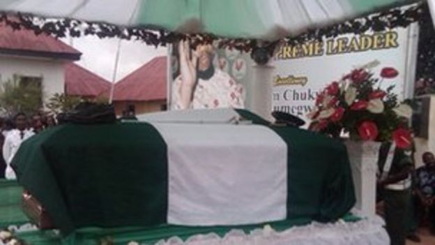 Ex-Biafra leader Chukwuemeka Ojukwu buried in Nigeria - BBC News