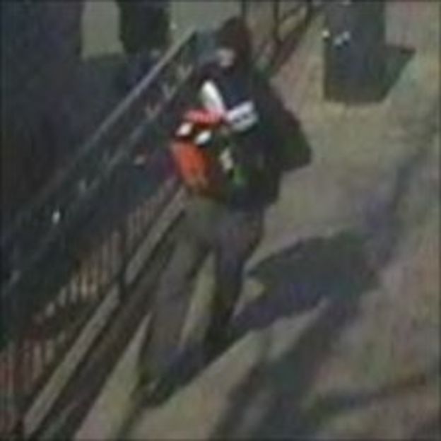 Carlton robbery: Alert over dye stained bank notes - BBC News