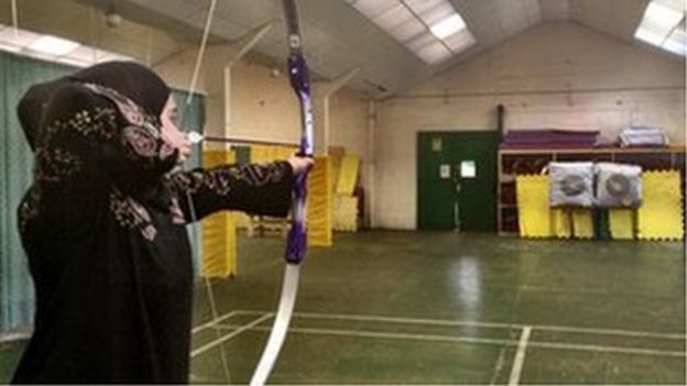 Islamic archery revived in Surrey mosque - BBC News