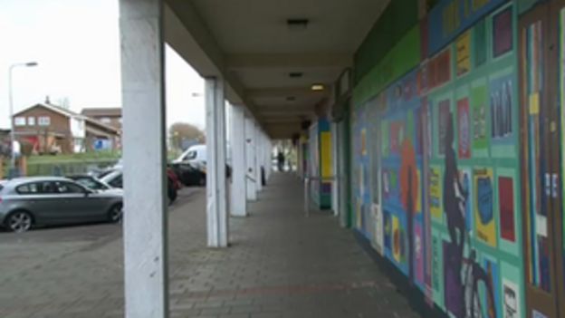 Pink Cardiff street lights plan 'to deter Asbo yobs' - BBC News