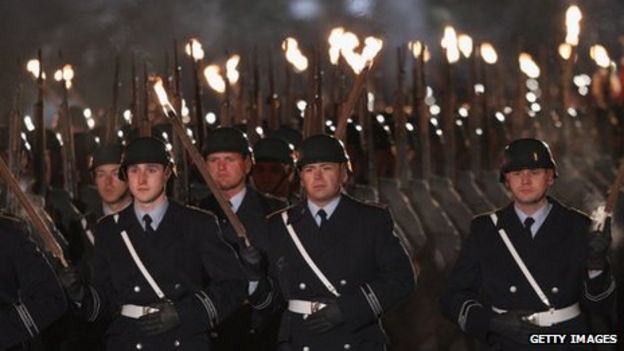 No fond farewell for Germany's Wulff - BBC News