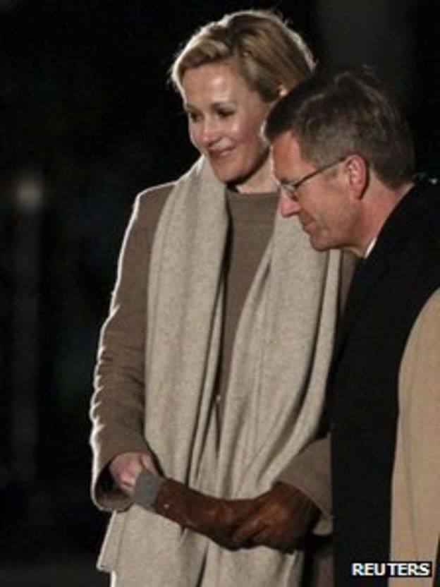 No fond farewell for Germany's Wulff - BBC News