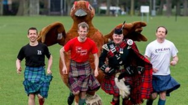 Record breaking kilt run plan for Perth Jubilee celebrations - BBC News