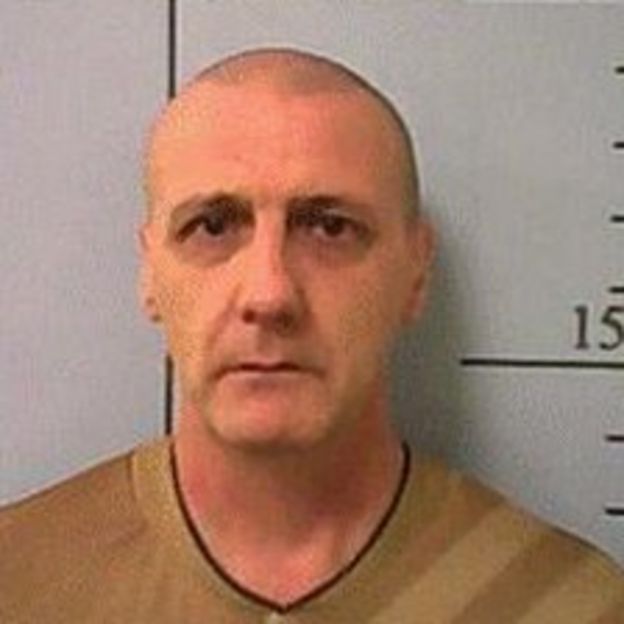 Absconded killer Daniel Somers went on run from homeless unit - BBC News